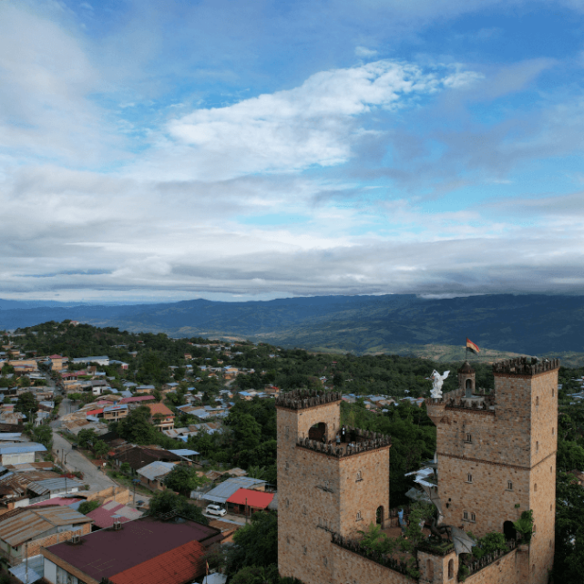 Tour a Lamas | Conoce el Castillo medieval de Lamas - San Martin